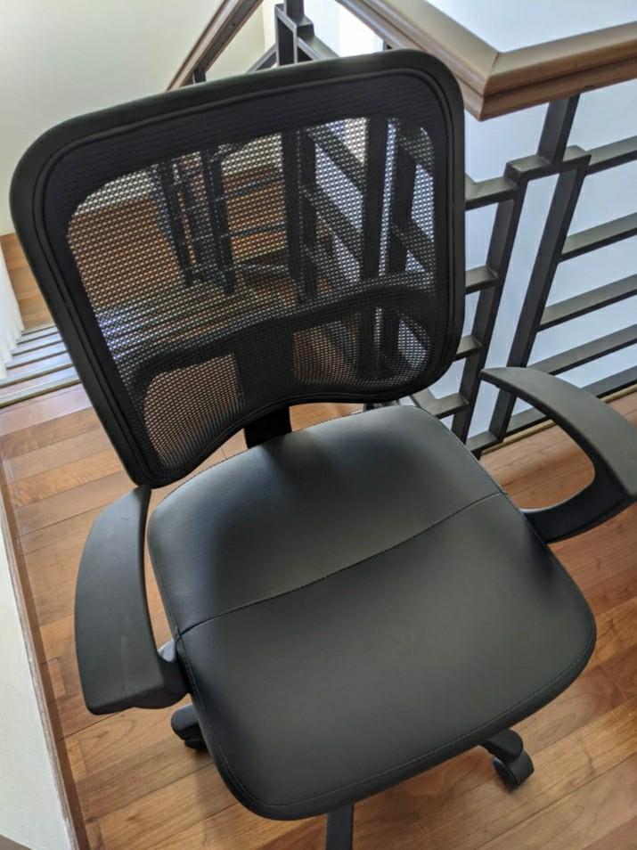 Kursi kerja untuk WFH, mint condition, Perabotan Rumah di Carousell