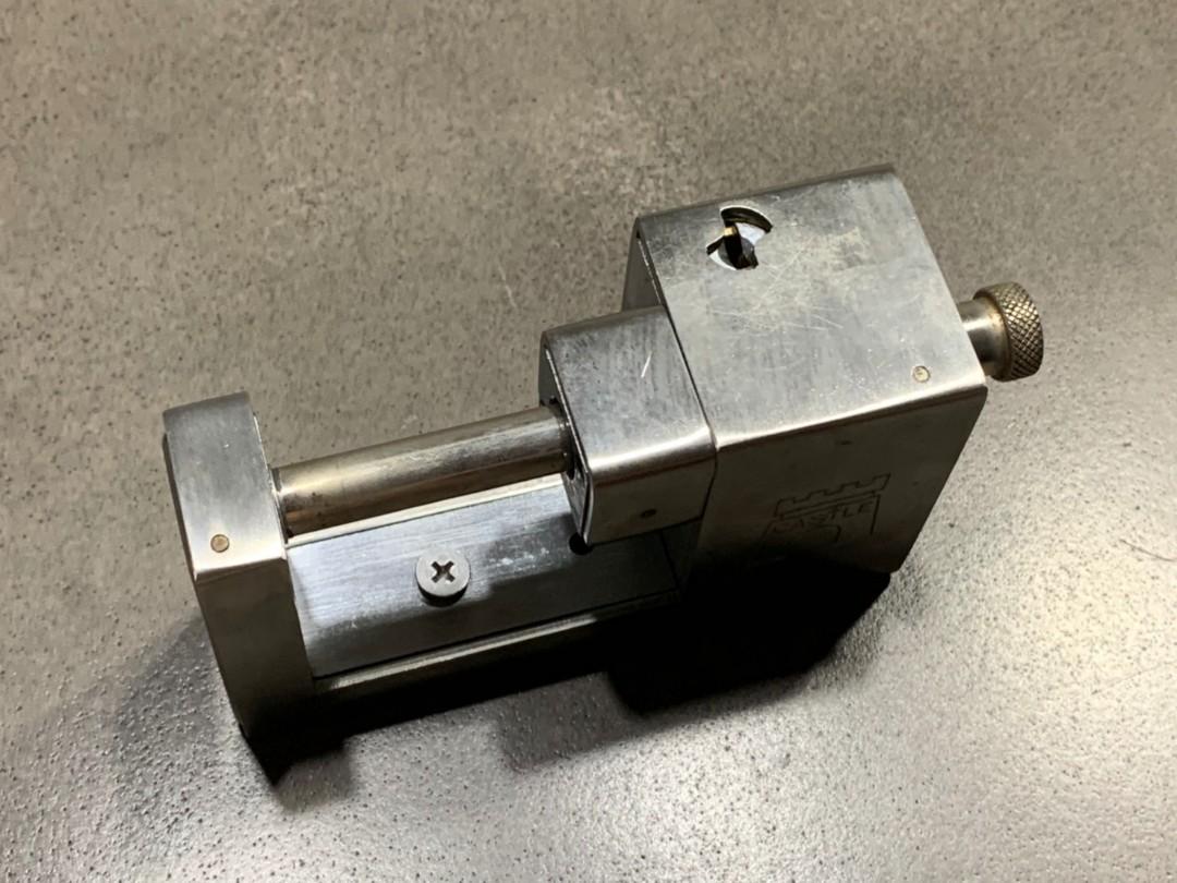 Castle Lock (fits most HDB Gate), Everything Else on Carousell