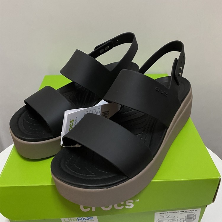 Crocs original, Women's Fashion, Footwear, Heels on Carousell