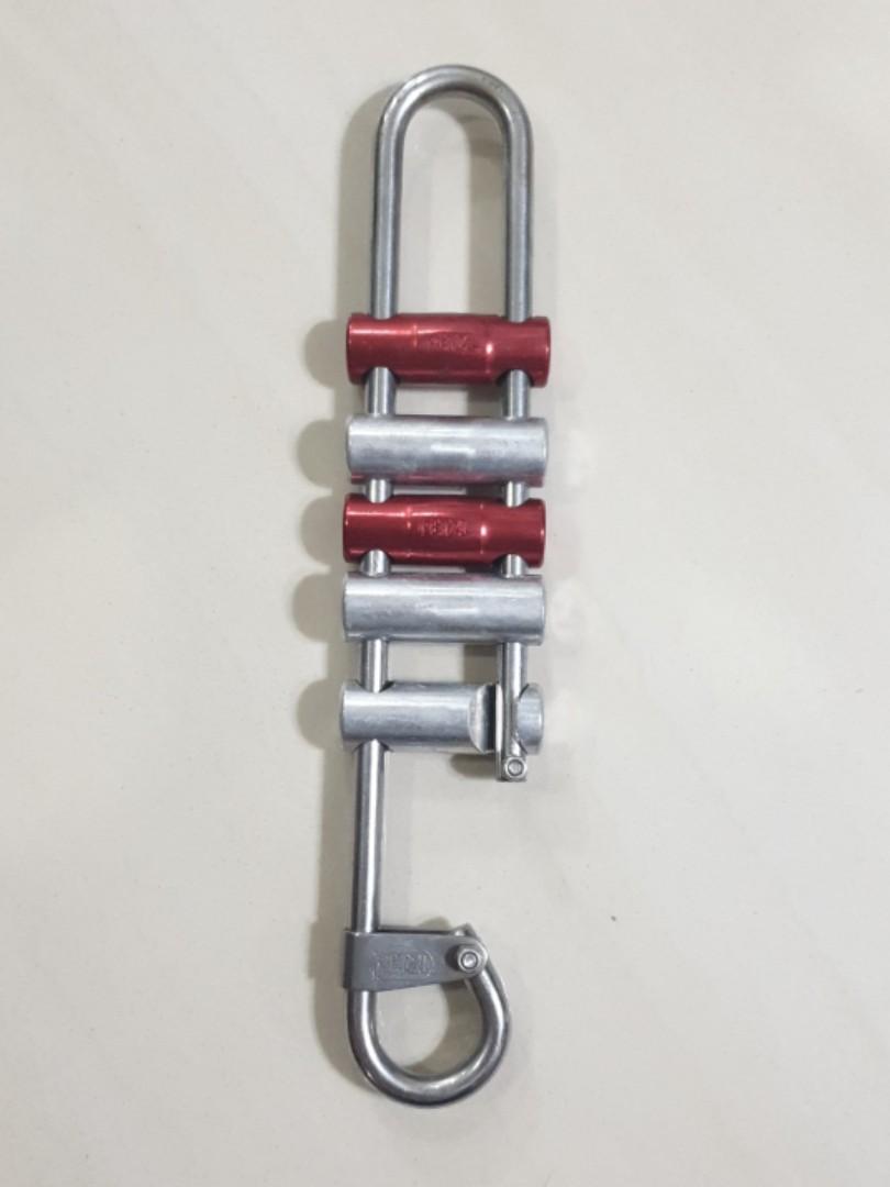 Petzl Rack, Adjustable Descender for Abseiling / Rappelling, Sports ...