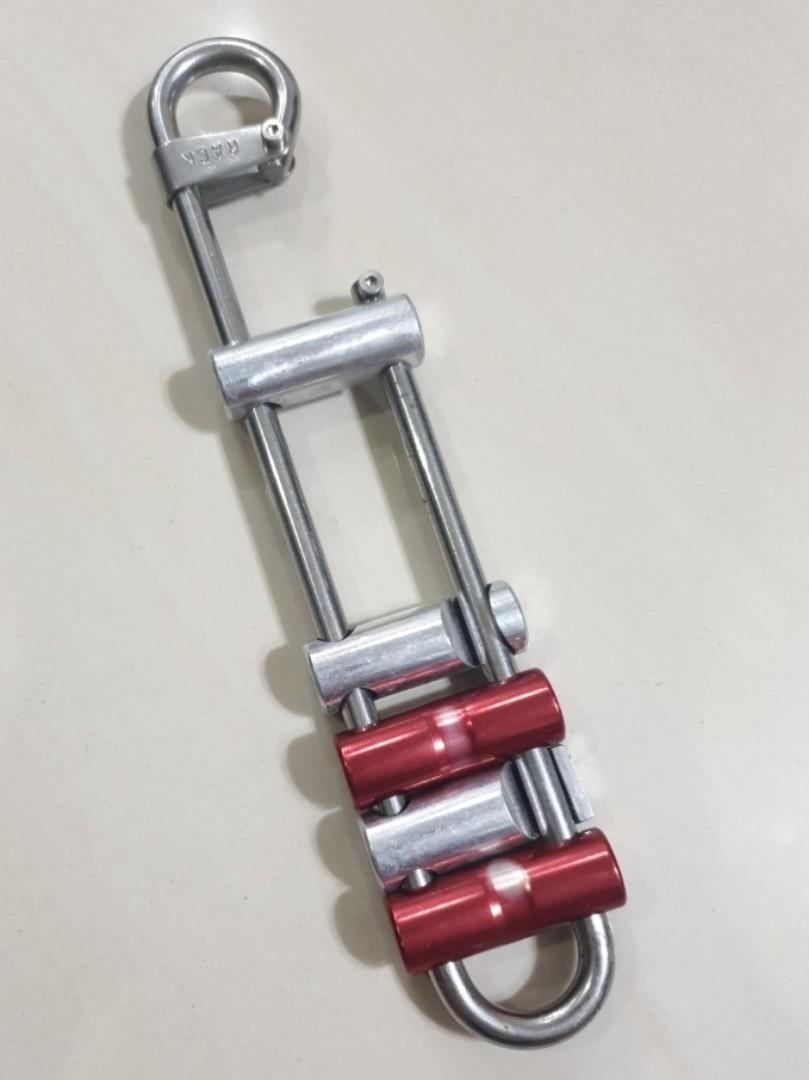 Petzl Rack, Adjustable Descender for Abseiling / Rappelling, Sports ...