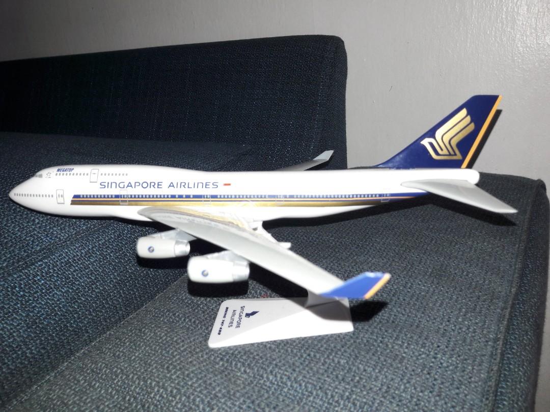 SIA B747 Pax Airplane Model, Hobbies & Toys, Memorabilia & Collectibles ...