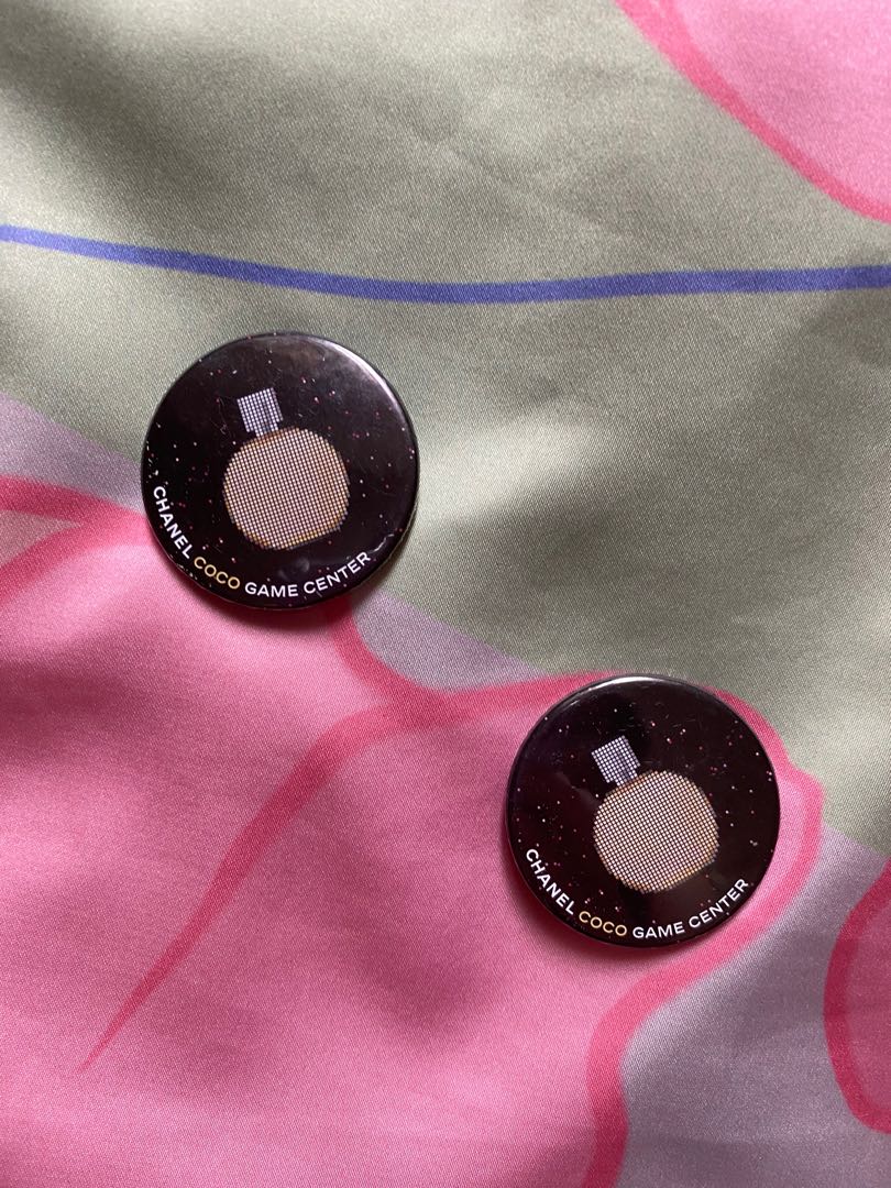 Chanel badge, Women's Fashion, Jewelry & Organisers, Brooches on Carousell