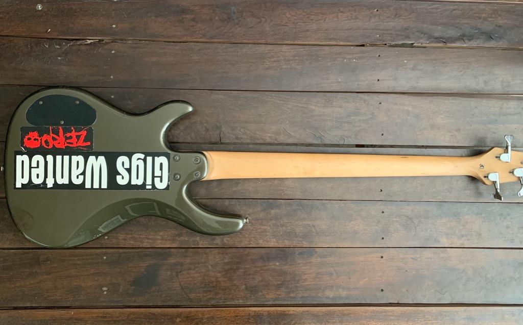 Fender Squier Bass MB-4 Guitar, Hobbies & Toys, Music & Media, CDs ...