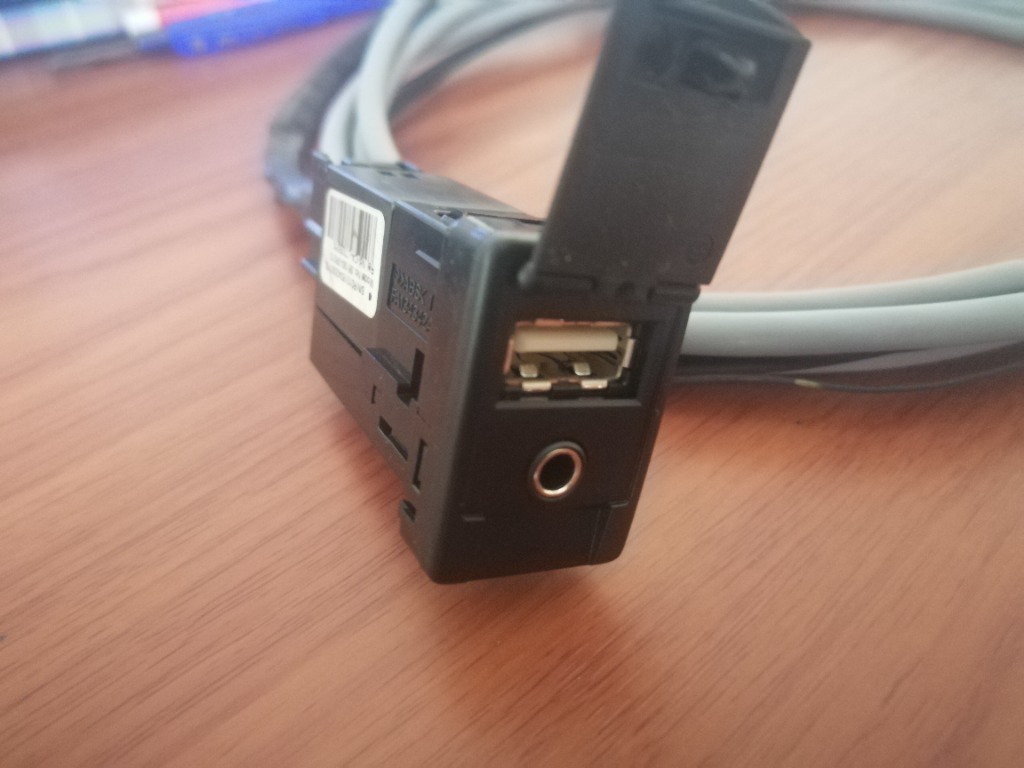 TOYOTA AUX/USB Port with Cables 2 meter, Auto Accessories on Carousell