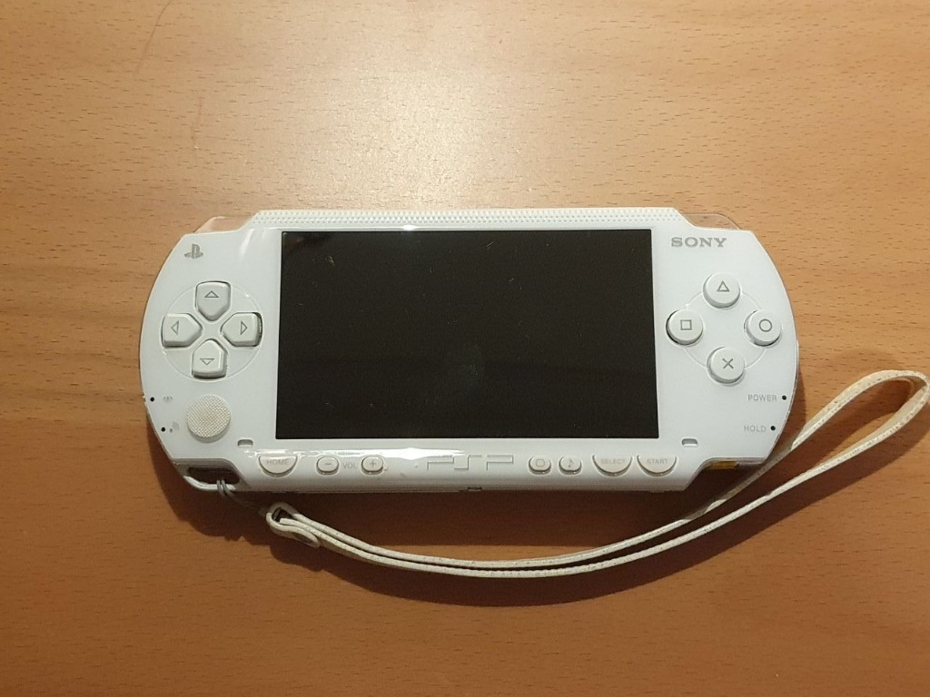 White PSP 1000, Video Gaming, Video Game Consoles, PlayStation on Carousell