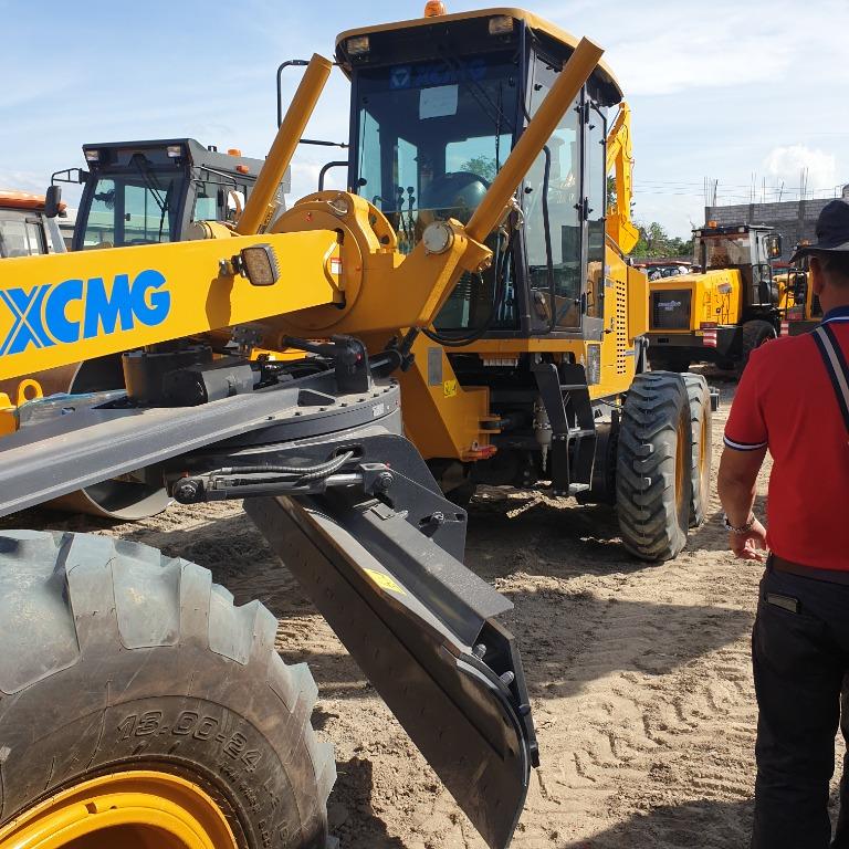 12 feet mold board XCMG GR135 Motor grader, Commercial & Industrial ...