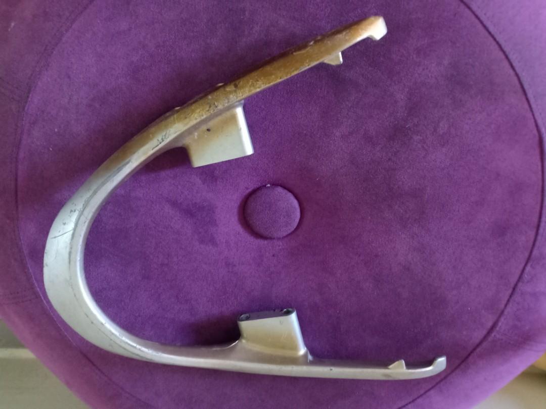 Honda Wave 125 S - Rear Grab Bar (Original) condition 5/10 (perlu cat ...