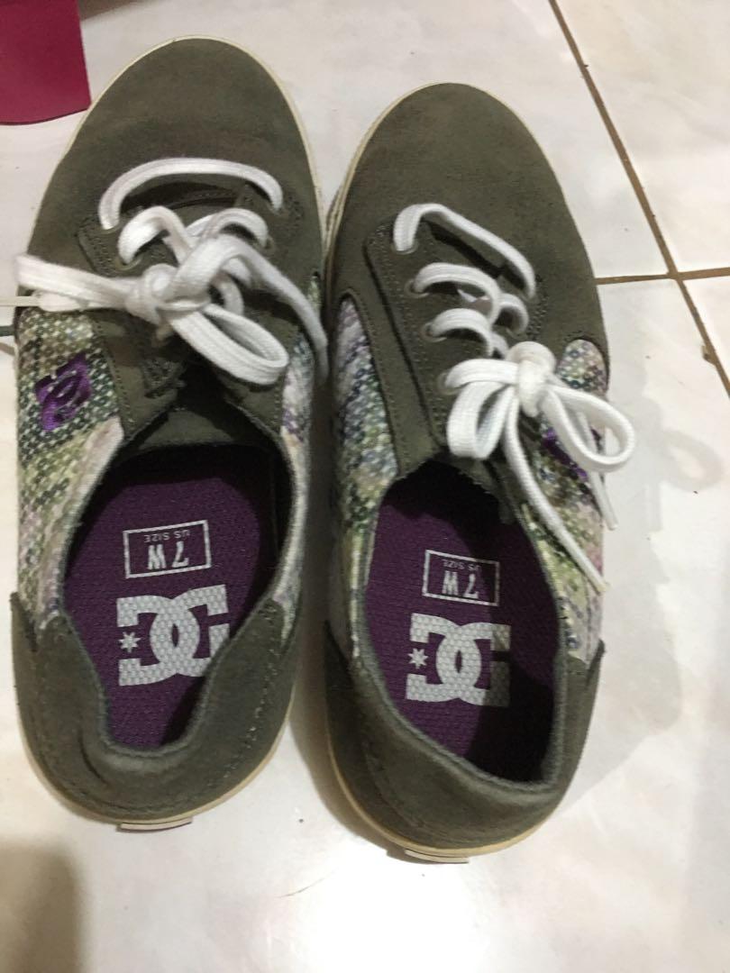 Original DC shoes, Women's Fashion, Footwear, Sneakers on Carousell
