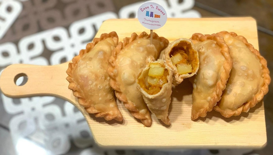 Epok-epok Kentang, Food & Drinks, Packaged & Instant Food on Carousell