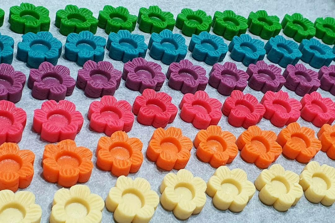 Rainbow nutella tarts, Food & Drinks, Baked Goods on Carousell