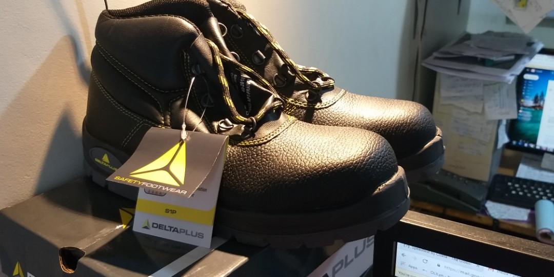 Safety shoes delta plus, Men's Fashion, Footwear, Boots on Carousell