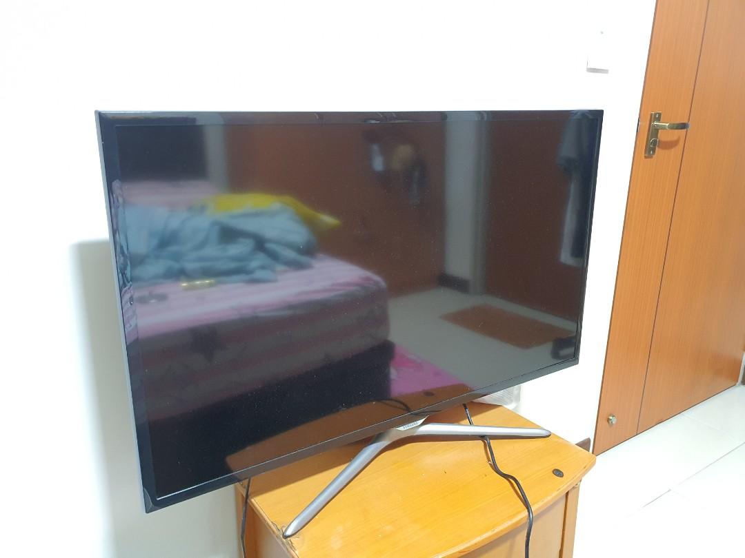 Samsung 40" smart tv, TV & Home Appliances, TV & Entertainment, TV on ...