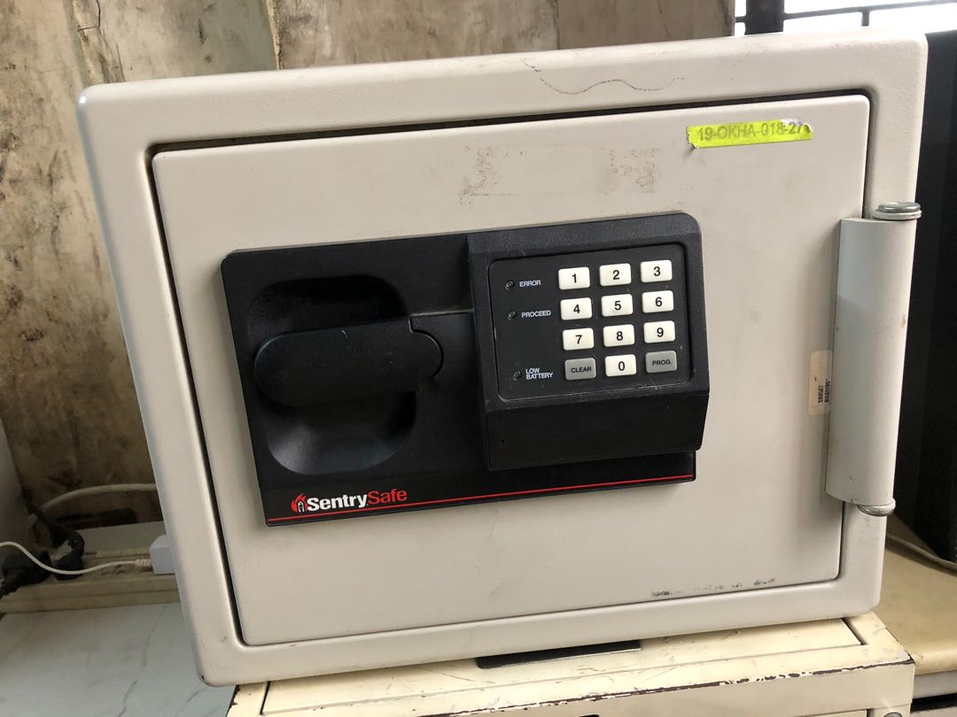 Sentry electronic vault, Furniture & Home Living, Security & Locks ...