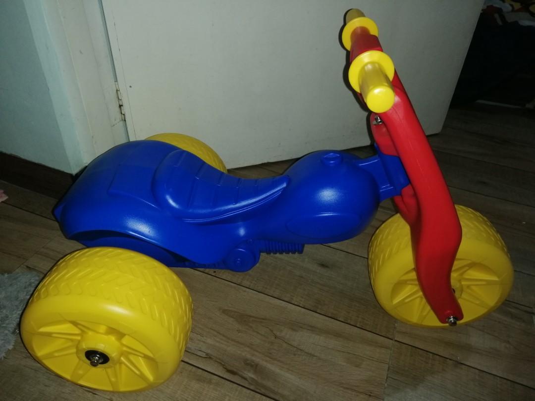 Foot To Floor 3 Wheel Ride On Babies Kids Going Out Car Seats On foot-to-floor-3-wheel-ride-on-babies-kids-going-out-car-seats-on