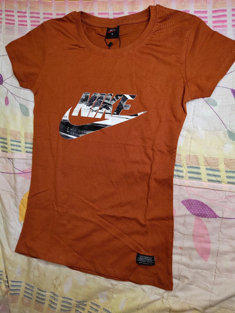 Nike Mall Pull-Out Shirt, Women's Fashion, Tops, Shirts on Carousell