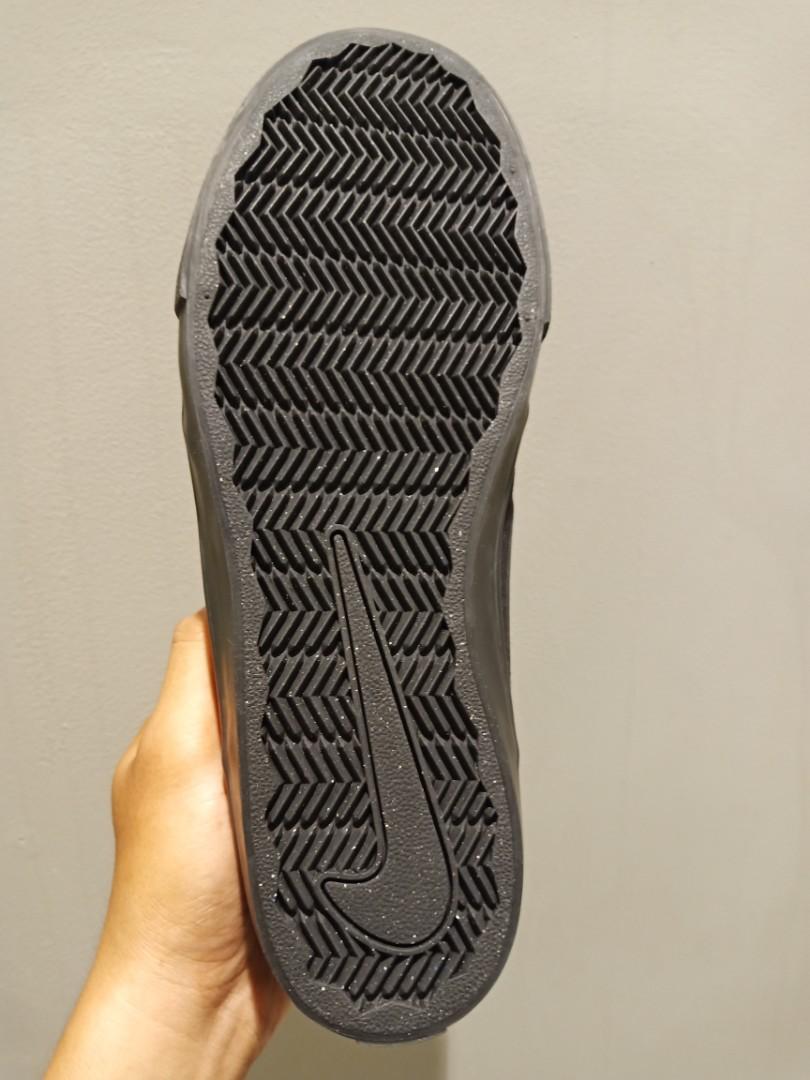 Nike SB triple black, Men's Fashion, Footwear, Sneakers on Carousell