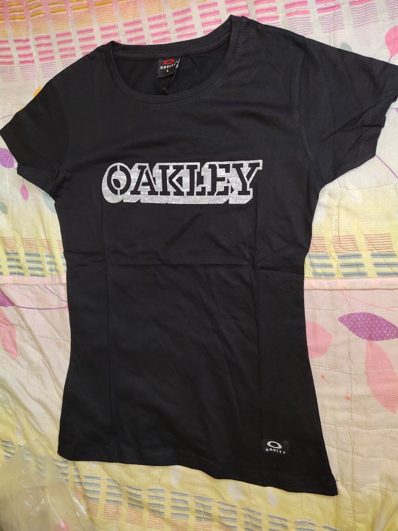 Oakley Mall Pull-Out Shirt, Women's Fashion, Tops, Shirts on Carousell