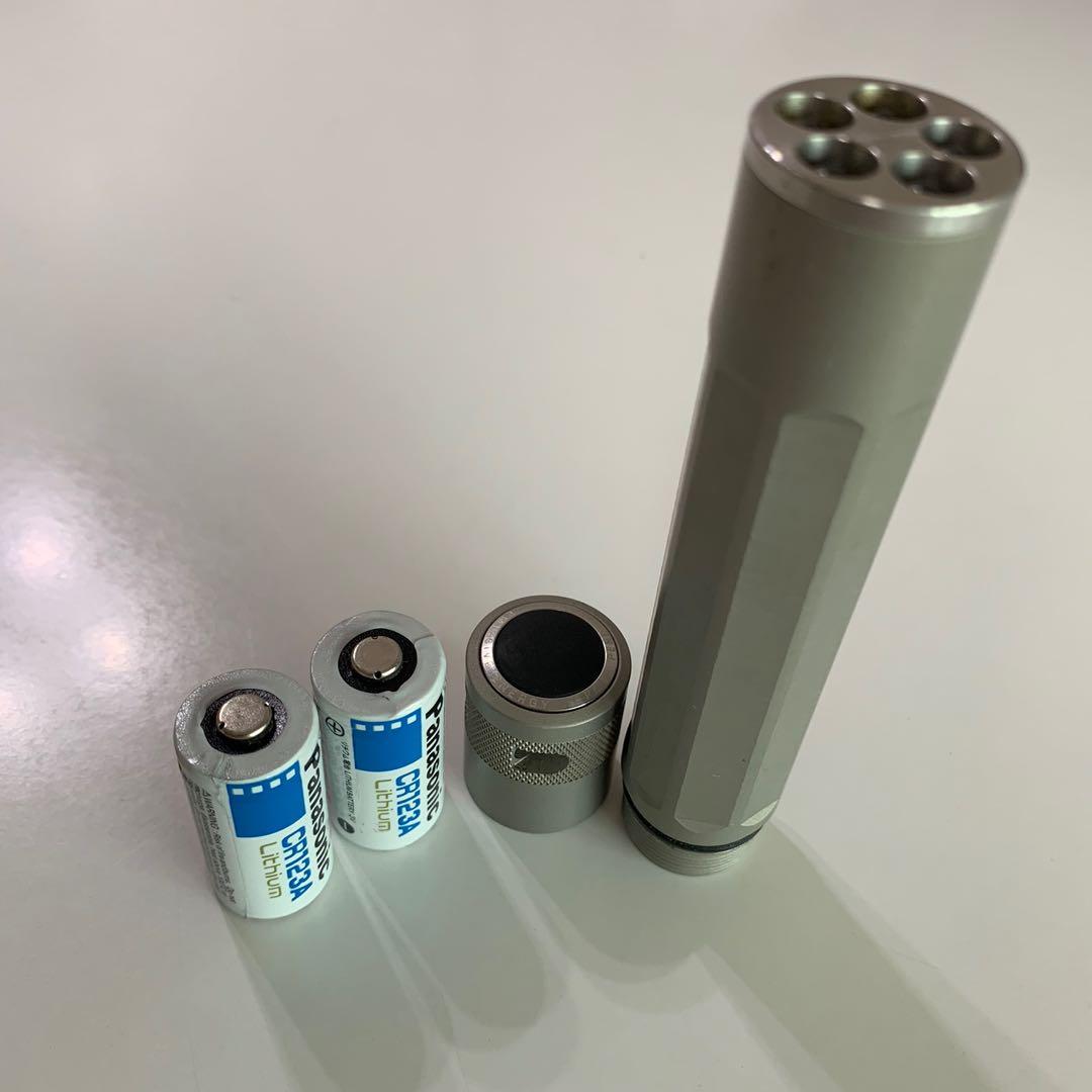 LED aluminum IPX4 splash proof torch flashlight 鋁金屬電筒, 運動產品, 運動與體育, 運動與 ...