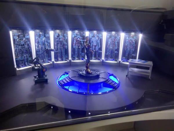 MARVEL AVENGERS IRON MAN 3 TOYSBOX MINI HALL OF ARMOR DISPLAY CASE WITH ...