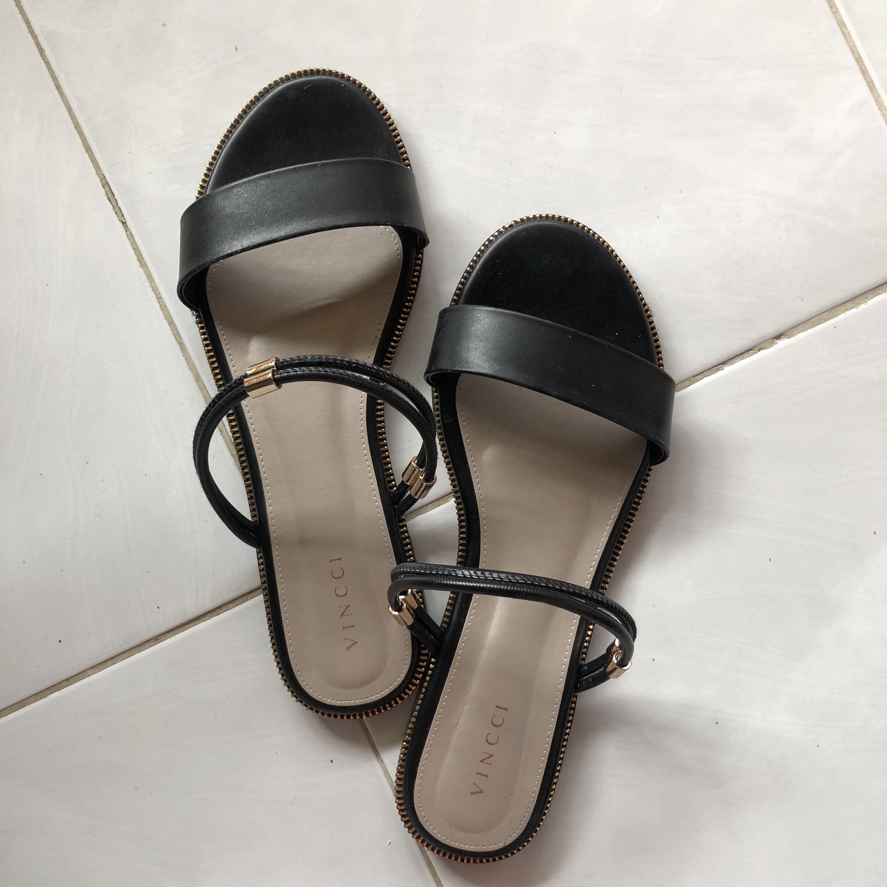 Vincci Sandal, Women's Fashion, Footwear, Sandals on Carousell