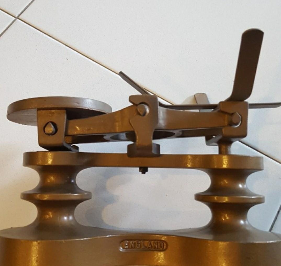 Vintage cast iron scale, Hobbies & Toys, Memorabilia & Collectibles ...