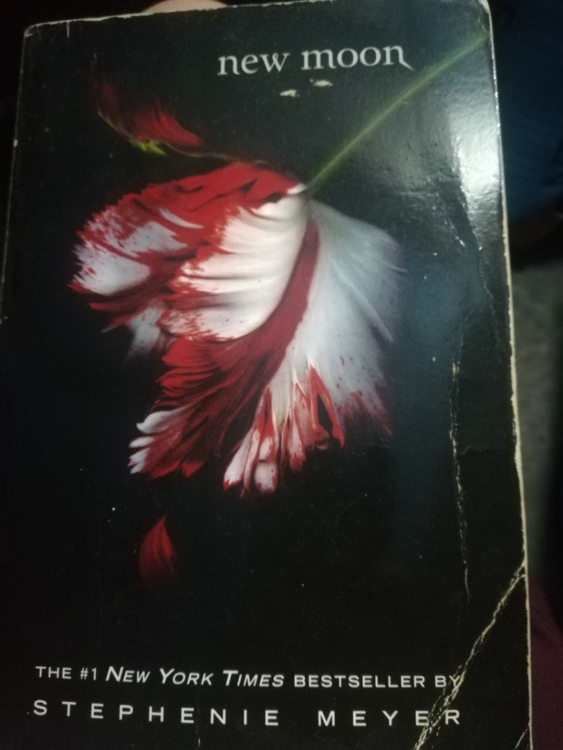 NEW MOON by Stephenie Meyer, Hobbies & Toys, Books & Magazines, Fiction ...