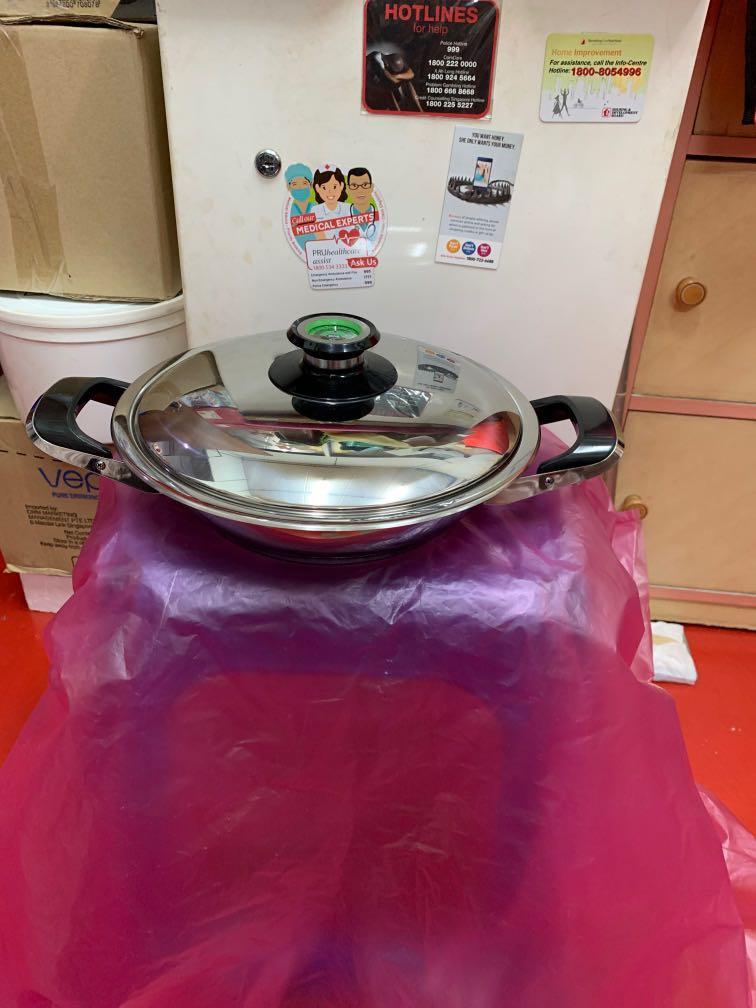 AMC 24cm roasting pan, Furniture & Home Living, Kitchenware & Tableware ...