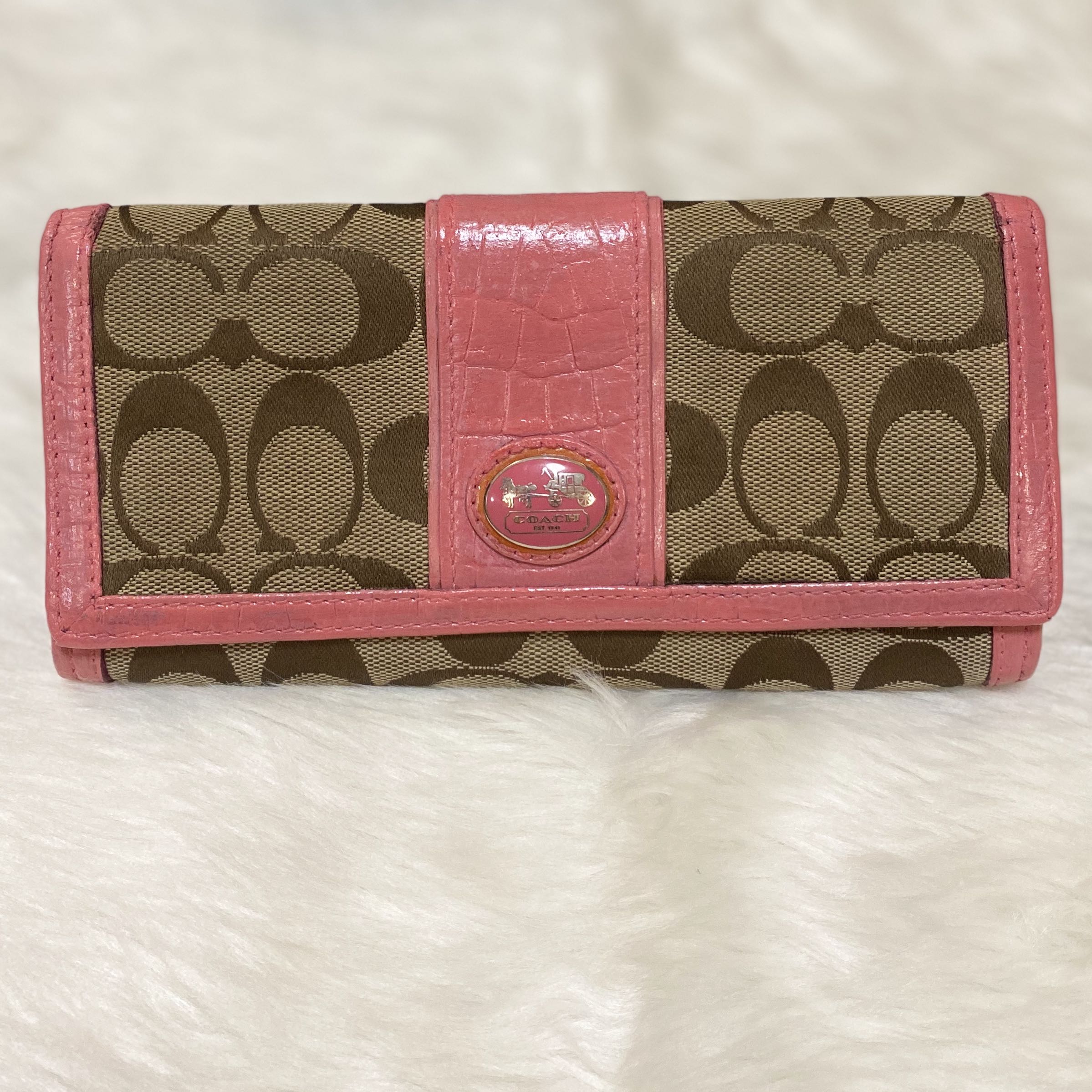 Authentic Coach Long Wallet, Luxury, Bags & Wallets on Carousell