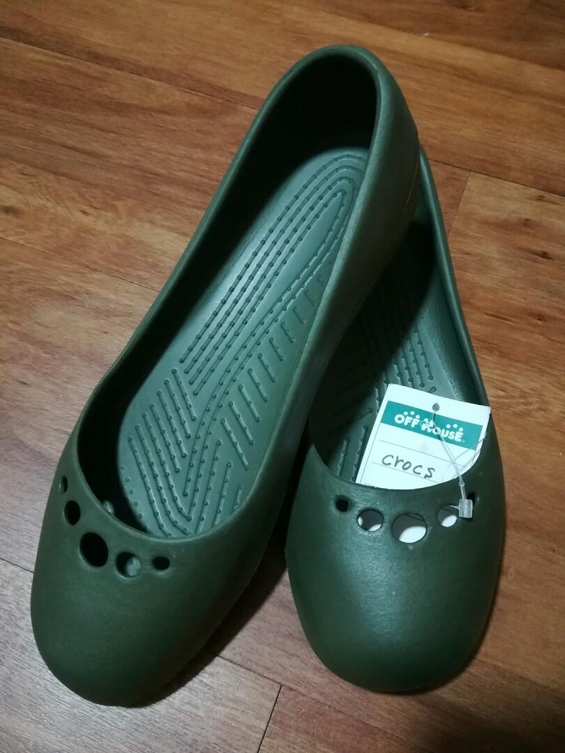 Crocs Flat, Women's Fashion, Footwear, Flats & Sandals on Carousell