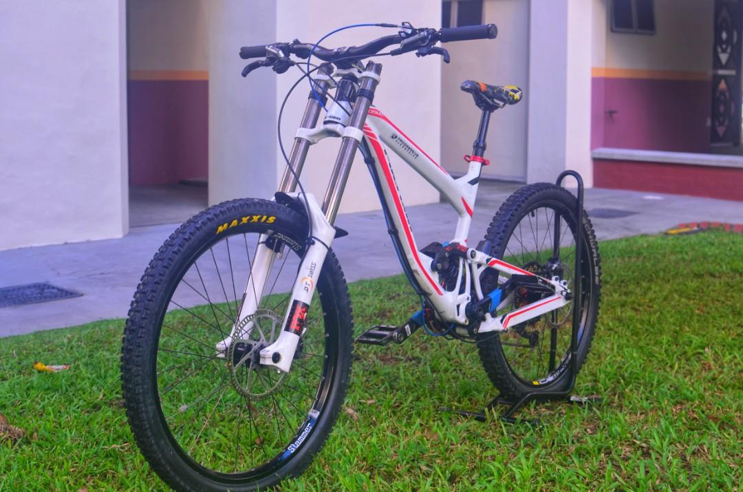 Polygon Collosus DH 2.0 Mountain Bike, Sports Equipment, Bicycles ...