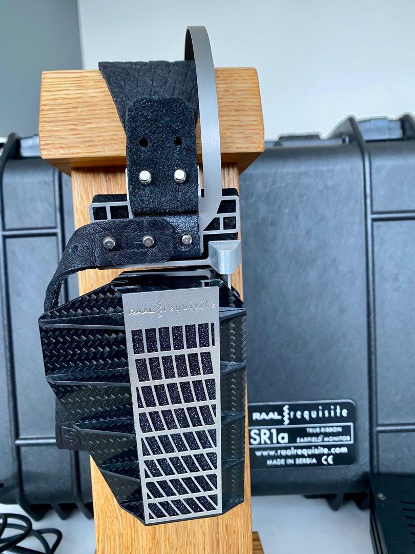 RAAL requisite True Ribbon SR1a The world's first Earfield headphone ...