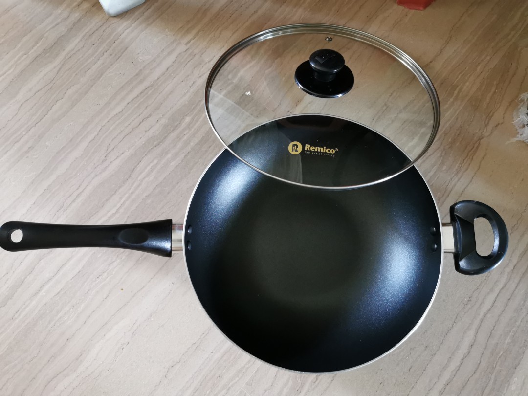 Remico Wok (non-stick, looks very new), Furniture & Home Living ...