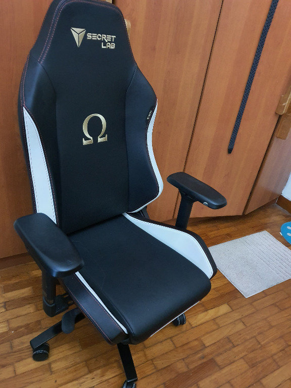 Secret Lab Omega Classic 2020, Furniture & Home Living, Furniture ...