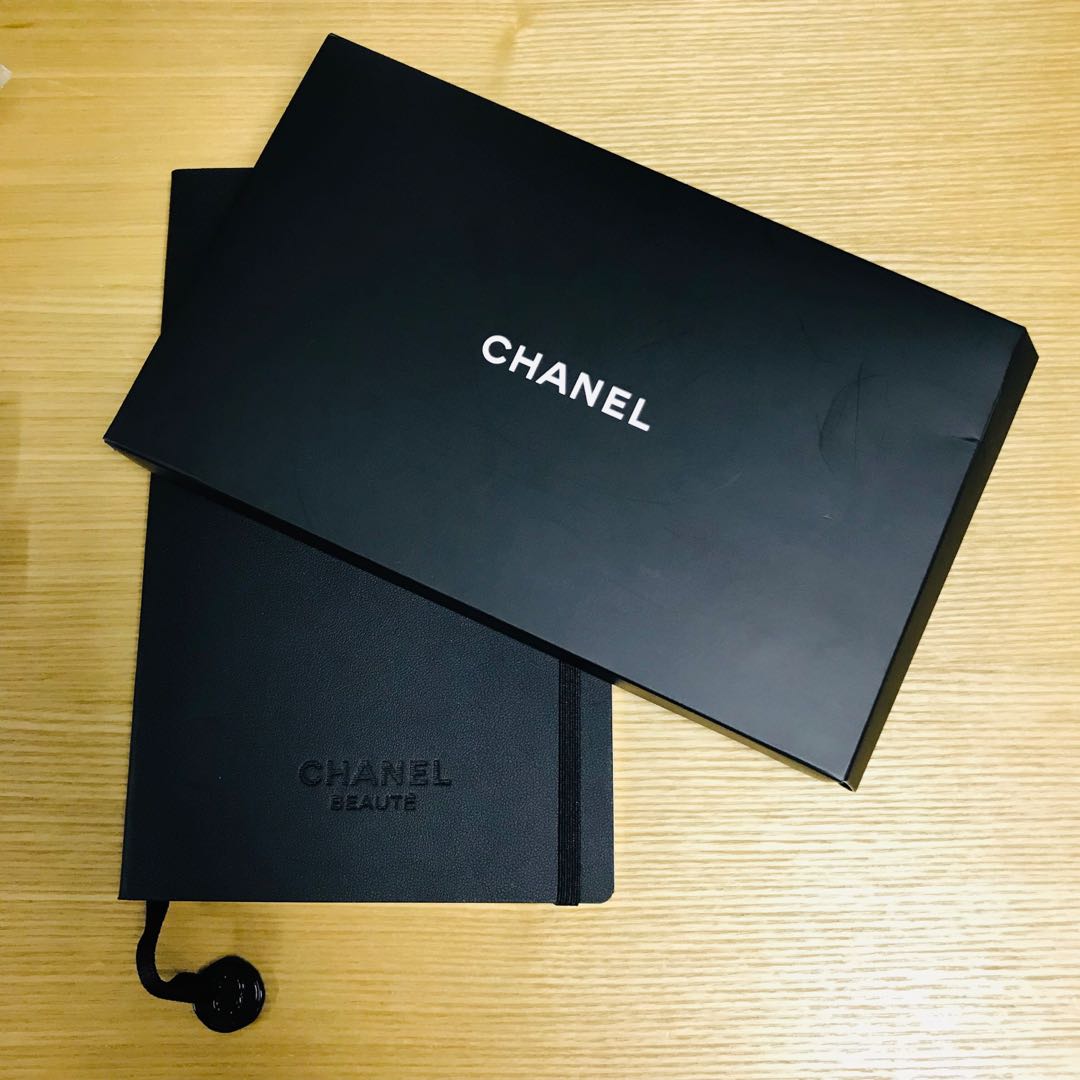 Chanel notebook / Chanel 簿仔, 興趣及遊戲, 旅行, 旅遊 - 旅行必需品及用品 - Carousell