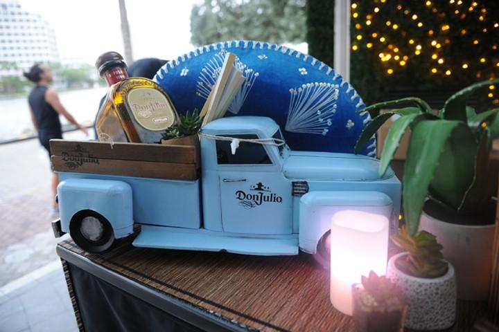 DON JULIO 1942 TEQUILA DISPLAY TRUCK MAN CAVE DECOR, 傢俬＆家居, 其他 - Carousell