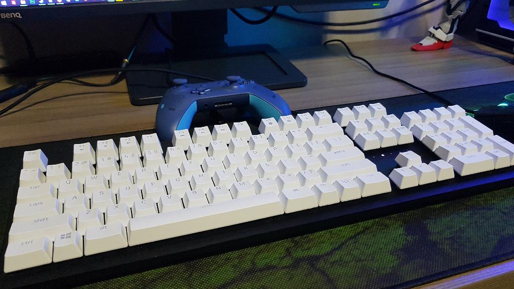 Razer Huntsman Mechanical Gaming Keyboard with Razer Mercury White PBT ...