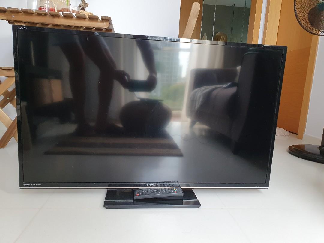 Sharp Aquos 32" LED Flat screen TV, Home Appliances, TVs ...