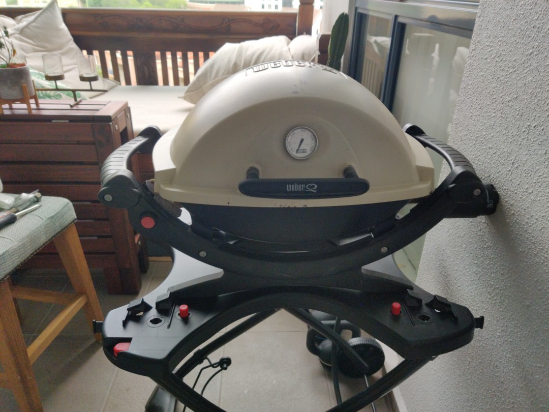 Weber Q100 BBQ gas, TV & Home Appliances, Kitchen Appliances, BBQ ...