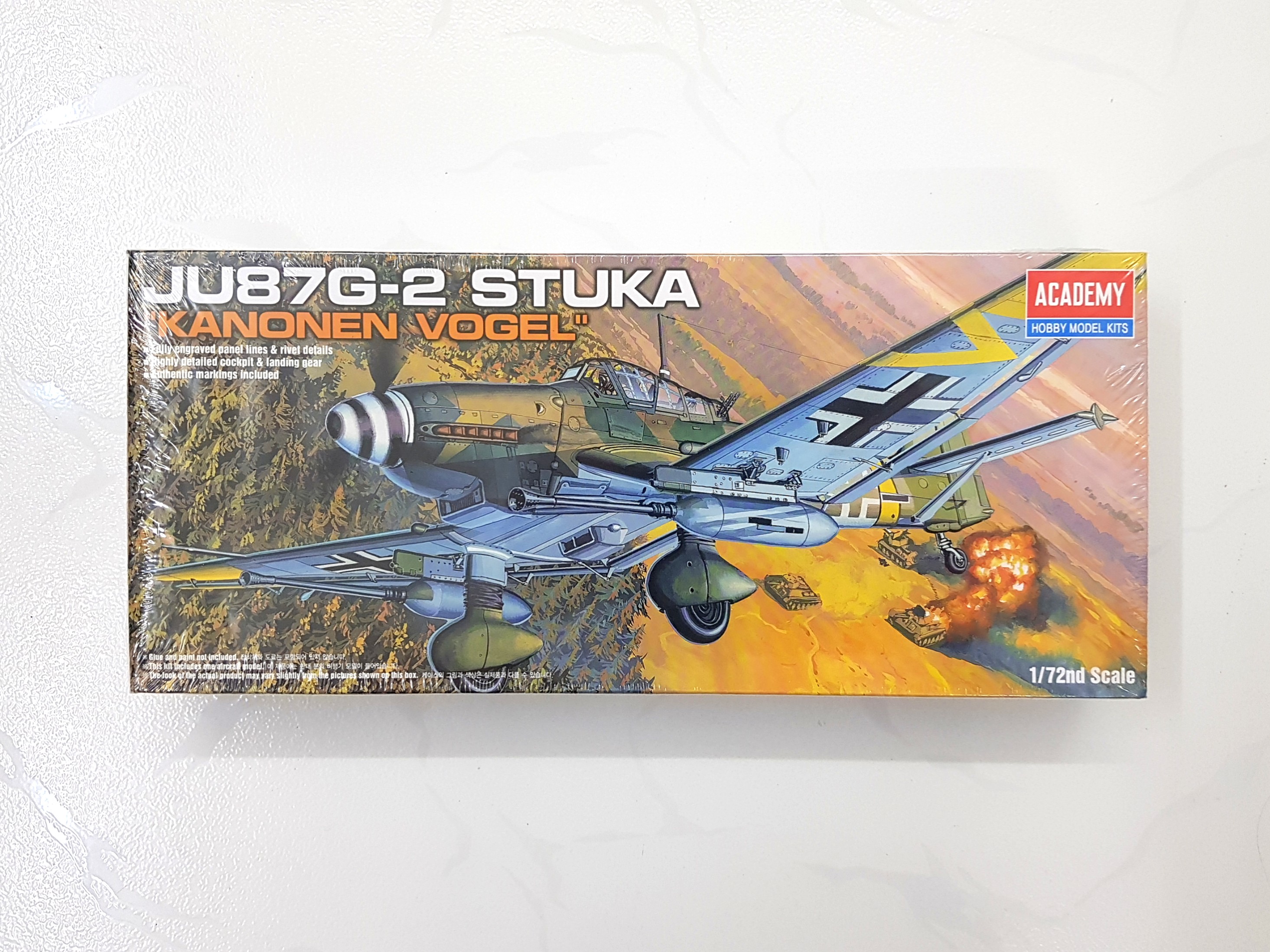 1/72 12404 Academy German Dive Bomber Ju87G-2 Stuka "Kanonen Vogel" w ...