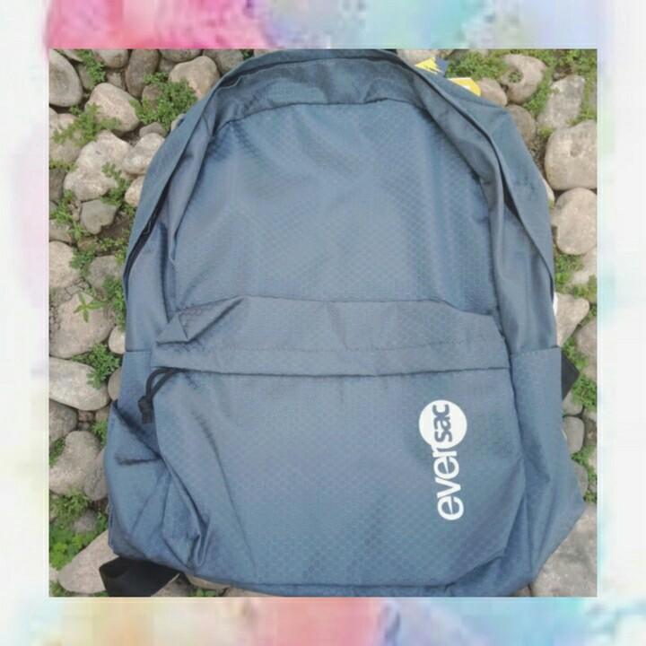 Eversac Backpack, Fesyen Wanita, Tas & Dompet di Carousell