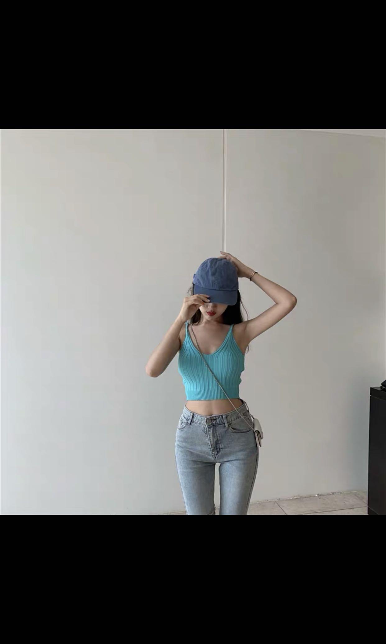 V Cut TOP, Women's Fashion, Tops, Sleeveless on Carousell