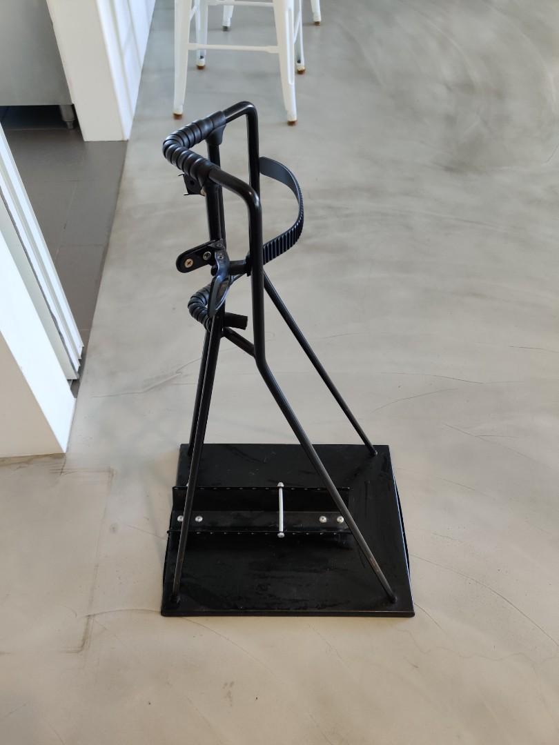 PMD E Scooter Vertical Metal Stand (Reduced Price), Sports Equipment ...