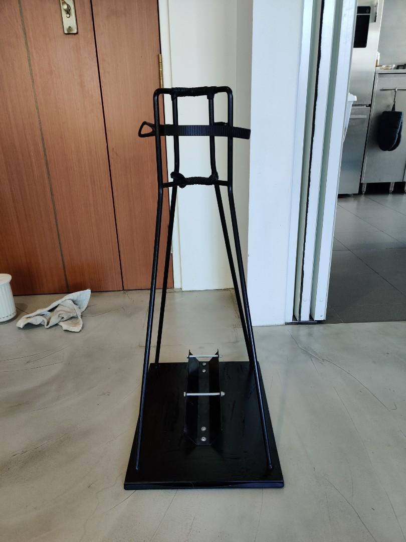 PMD E Scooter Vertical Metal Stand (Reduced Price), Sports Equipment ...