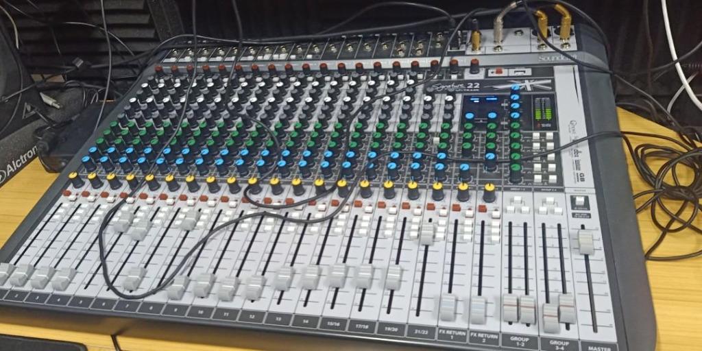 Soundcraft Signature MTK-22 Interface/Mixer, Audio, Other Audio ...