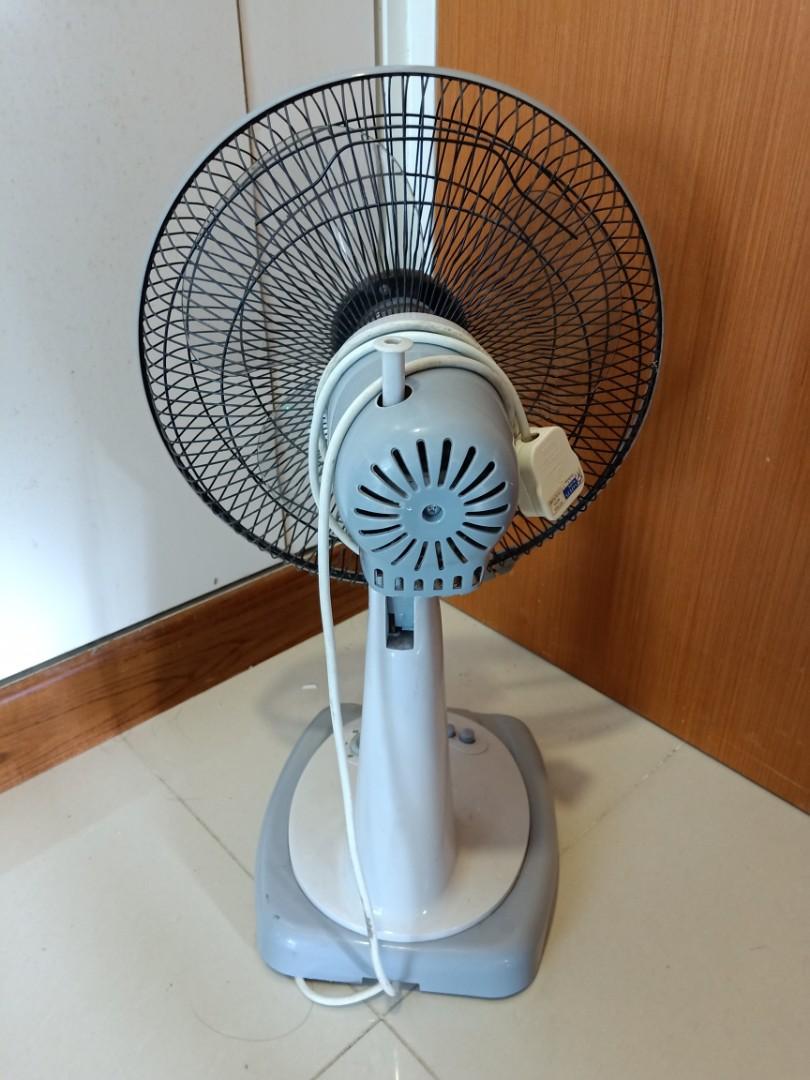 "12 full functional Soundtech table fan, Furniture & Home Living ...