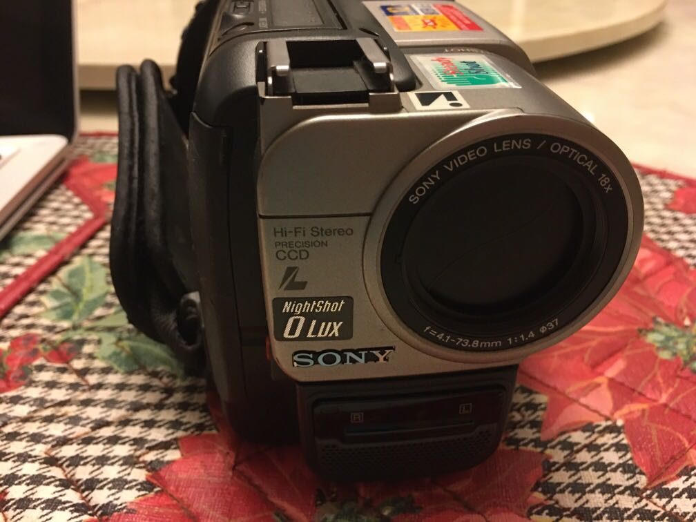 Sony 72x Digital Zoom. Handycam vision, video Hi8, Pick up before July ...