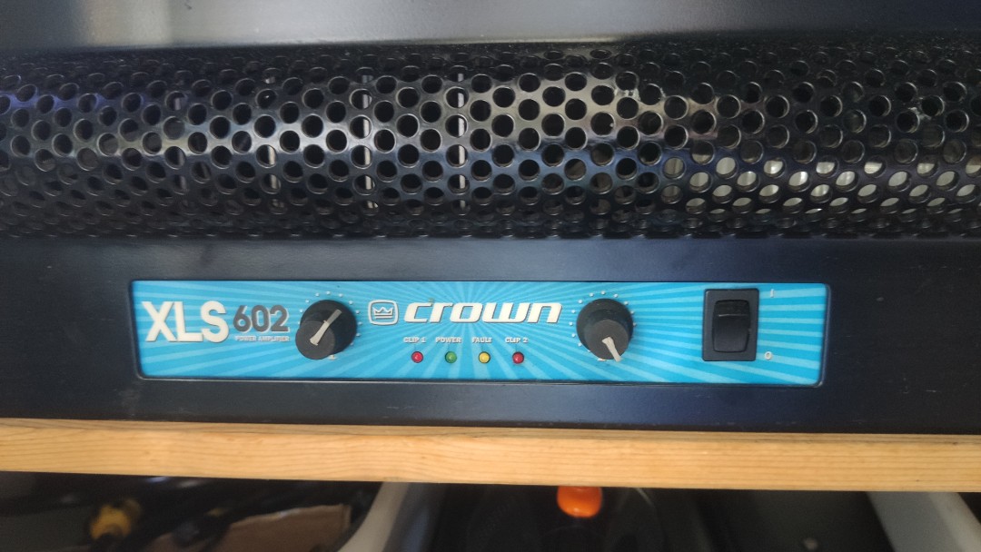 Crown XLS 602 amplifier( Condition not sure selling as parts), Audio ...