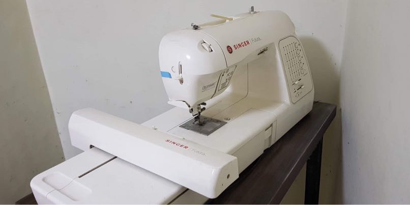 Singer futura sewing machine, TV & Home Appliances, Other Home ...