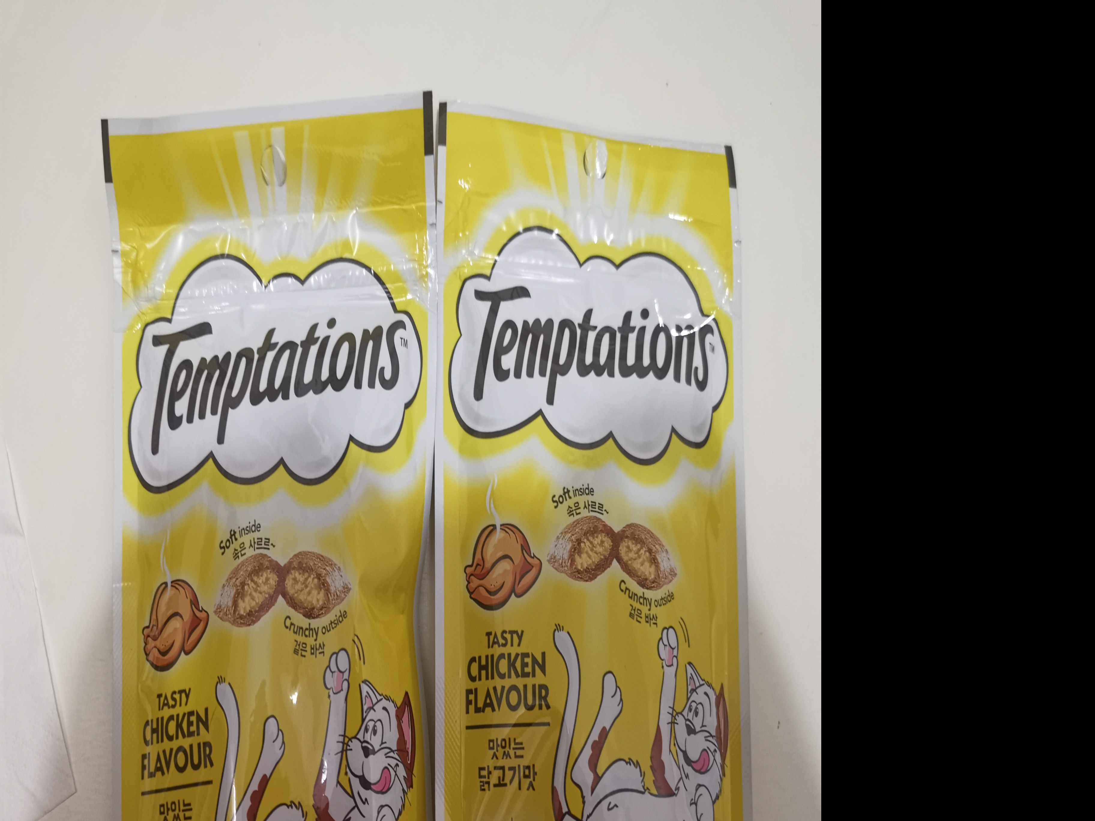 Temptations chicken flavour, Pet Supplies, Pet Food on Carousell